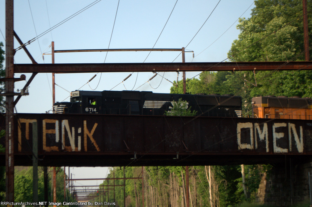 NS SD60 6714 leads 17G